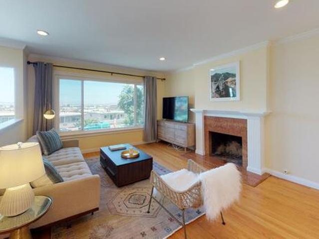 Private Bedroom in Gorgeous Belmont Home With Beautiful Backyard