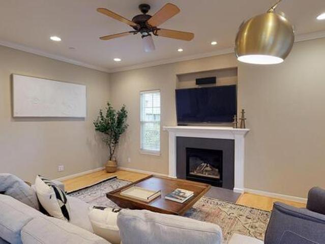 Private Bedroom in Elegant Sunnyvale Home with Backyard Patio