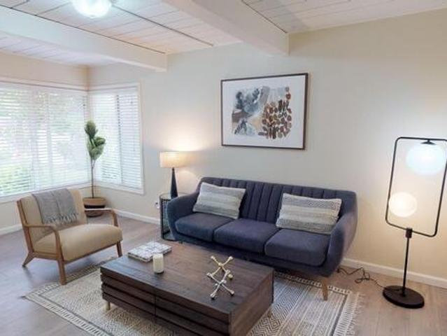 Private Bedroom in Inviting Menlo Park Home With Lovely Patio