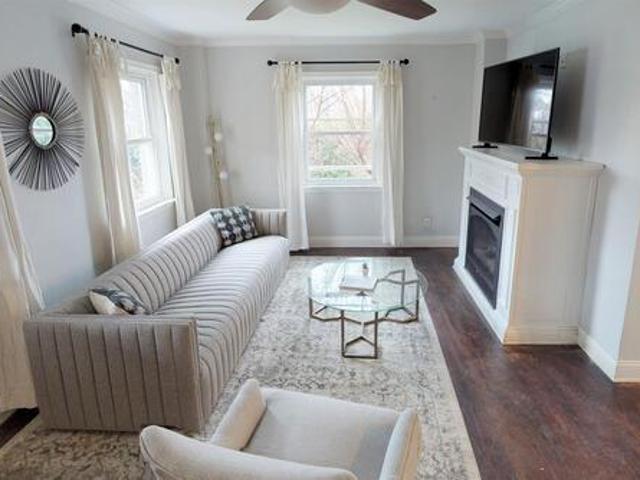 Private Bedroom in Lovely Capitol Hill East home near the Blue and Orange Lines