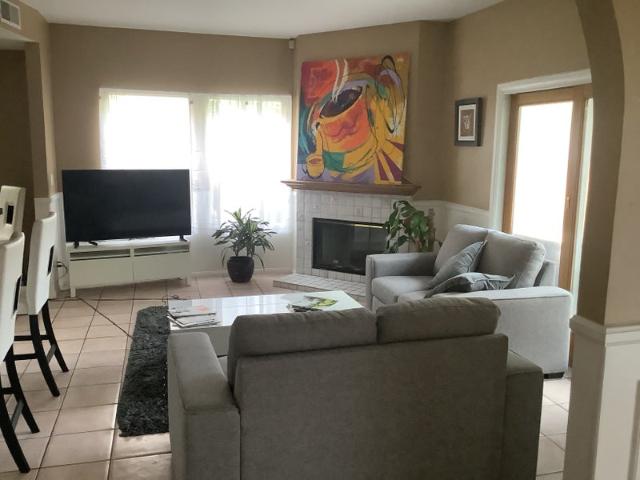 Private BEDROOM in large single family home