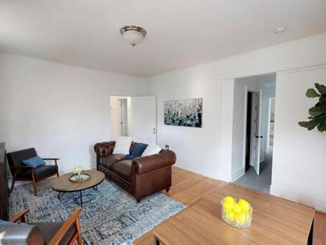 Private Bedroom in Light Filled Home Between Hawthorne and Division l Pet Friendly