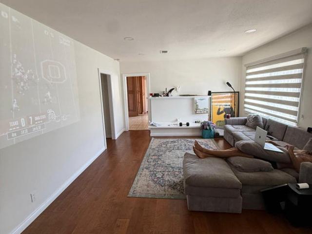Private bedroom in Mid Wilshire house