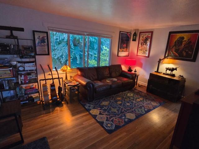 Private Bedroom in Sellwood 2BR Apartment — $900/m