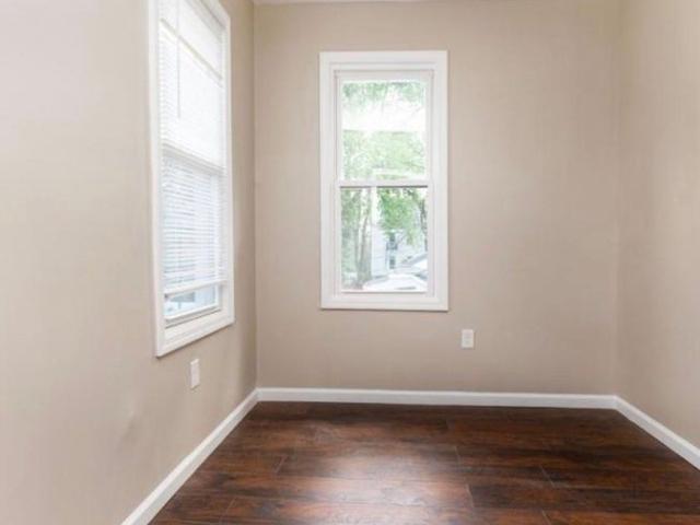 Private Bedroom in Spacious Multi_Level Home