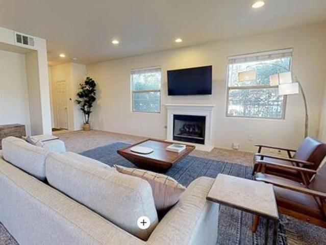 Private Bedroom in Spacious North Hollywood Home with Landscaped Pool