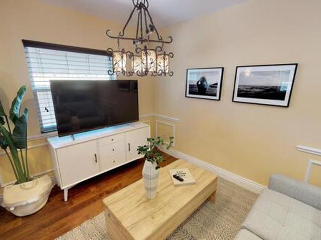 Private Bedroom in Spacious Point Loma Home By Liberty Station