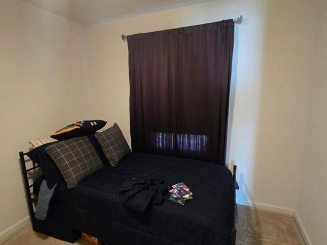 Private Bedroom in Spring Mills Townhome Falling