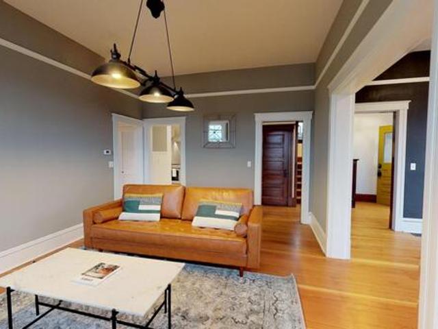 Private Bedroom in Stunning Ballard Home with Covered Patio