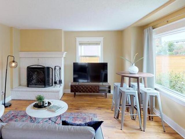 Private Bedroom in Renovated Home by Woodlawn Park