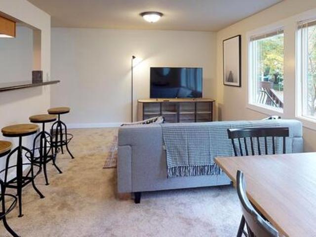 Private Bedroom in Welcoming Capitol Hill Home Near The Light Rail
