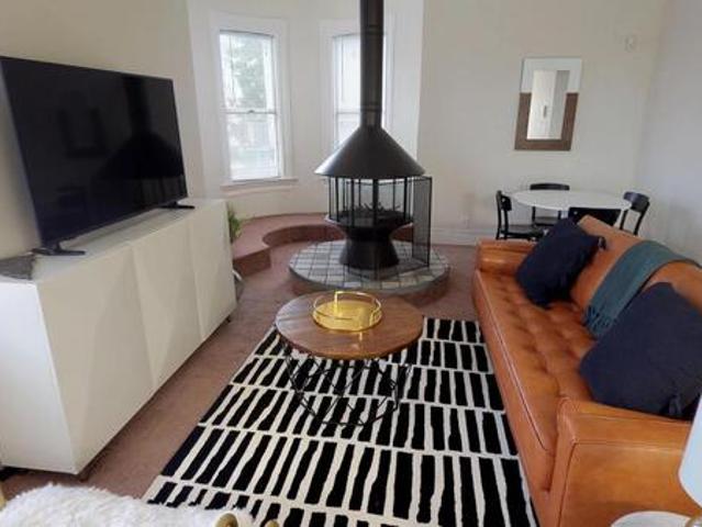 Private Bedroom in Vibrant Oak Center Townhome Near BART