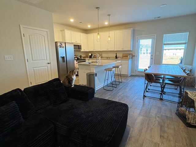 Private Bedroom + Private Bath in Quiet Home