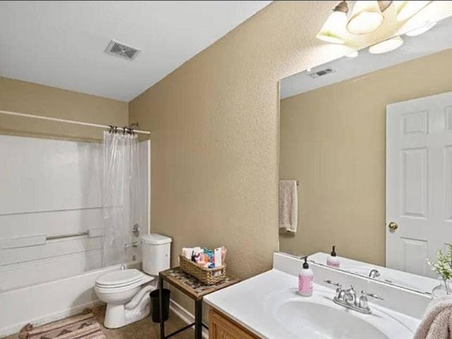 Private Bedroom & Private Bathro