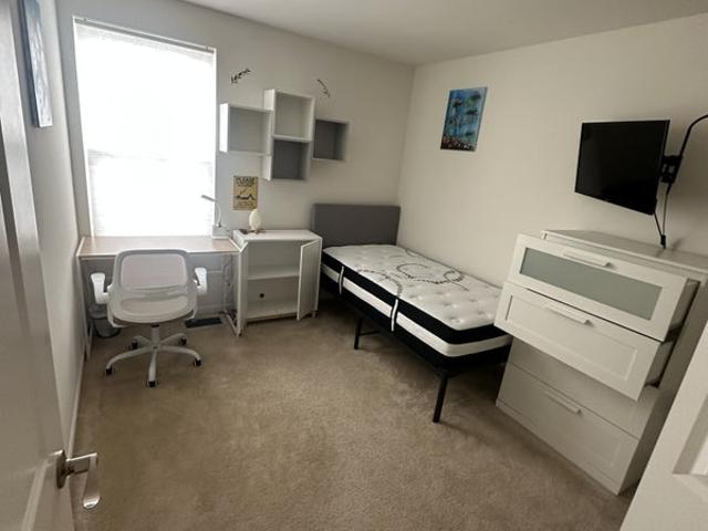 Private Bedroom & Private Bathroom for Rent – $1k