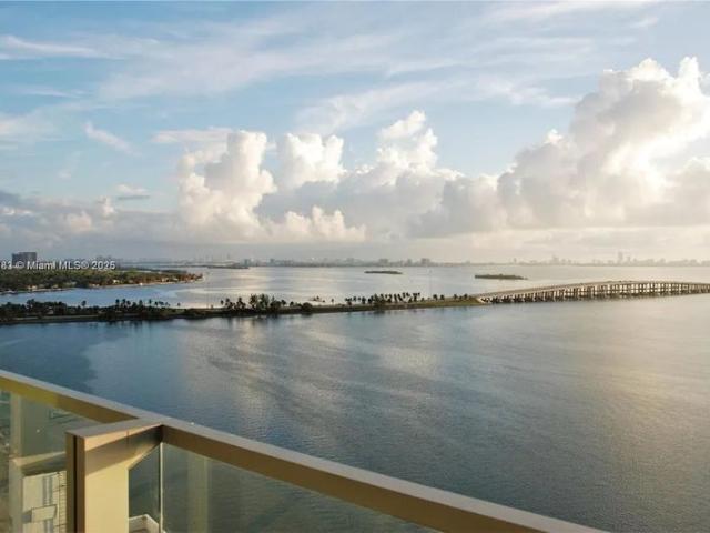 Private Bedroom + Private Bathroom in Luxury Condo