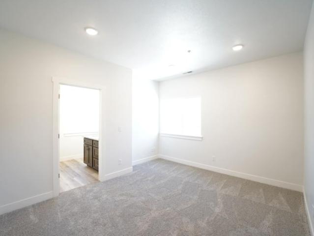 PRIVATE BEDROOM_PRIVATE BATHROOM_MALE LEASE