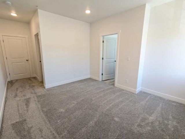 PRIVATE BEDROOM_PRIVATE BATHROOM_MALE LEASE