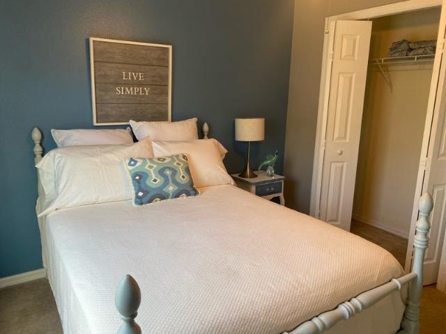 Private Bedroom + Private Bathroom /Palm Bay