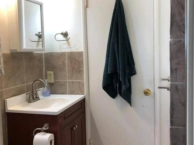 Private Bedroom w/ Private Bath