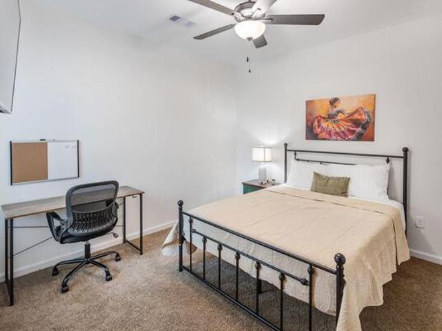 Private Bedroom with En Suite Bath | Gated Modern Home Safe & Comfortable Living • Easy Access to 610, I 45 & Beltway Convenient Location Near Work, Shopping & Dining