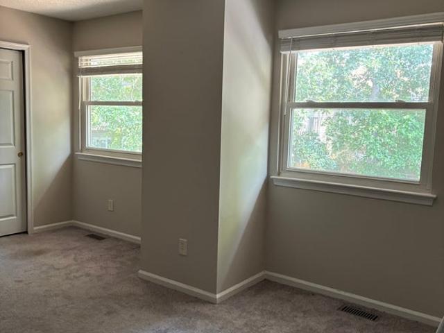 Private bedroom with en suite bath, utilities incl