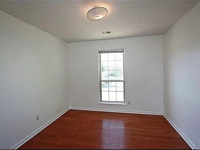 Private Bedroom with Jack & Jill Bathroom in Kenn