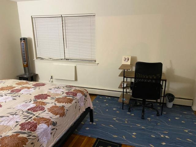 Private Bedroom with King Size Bed Available