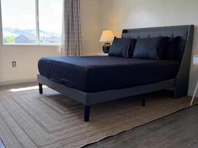 Private Bedroom with Shared Bath in Stansbury Par