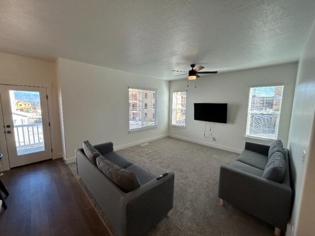 Private BR_Male roommates
