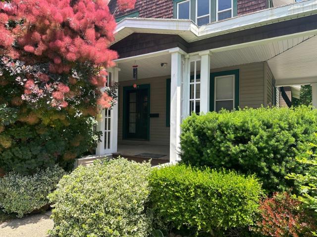 Private BR available in well_maintained Albany ho