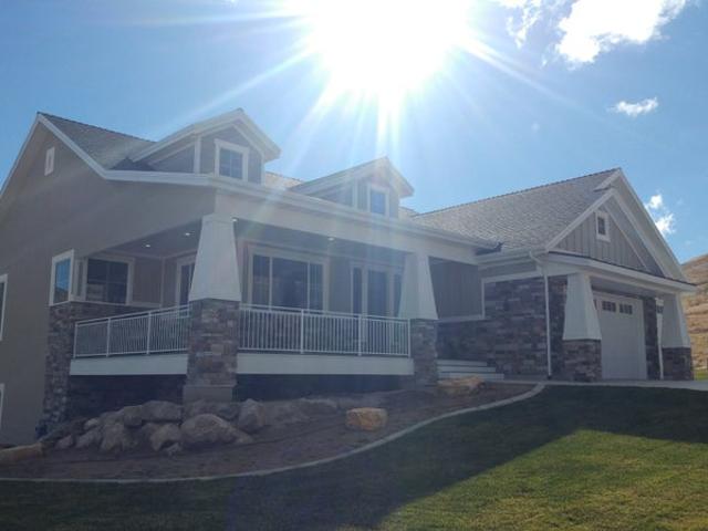 Private BR and bath in beautiful custom home in pr