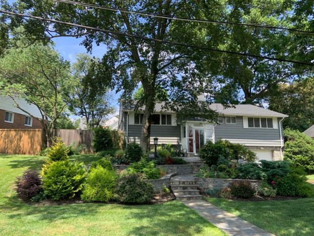 Private BR and bath in single family home with be