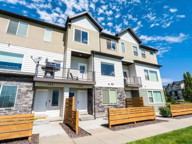 Private BR in townhome Male