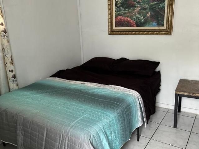 private BR with shared kitchenbathroom Dania util
