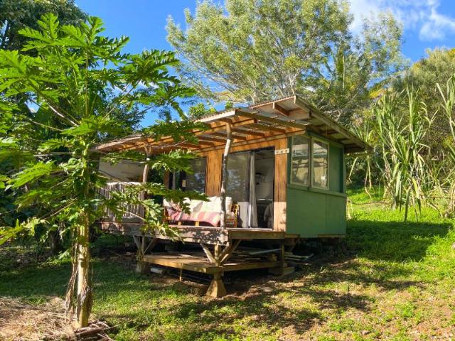 Private cabin with own kitchen and bath at Hawaii