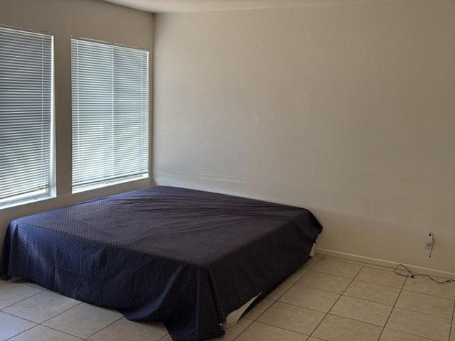 Private Clean Room for Rent in Safe & Quiet Area –