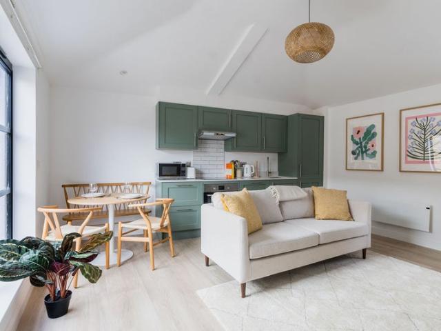 Private Coach House City Centre Bills Included