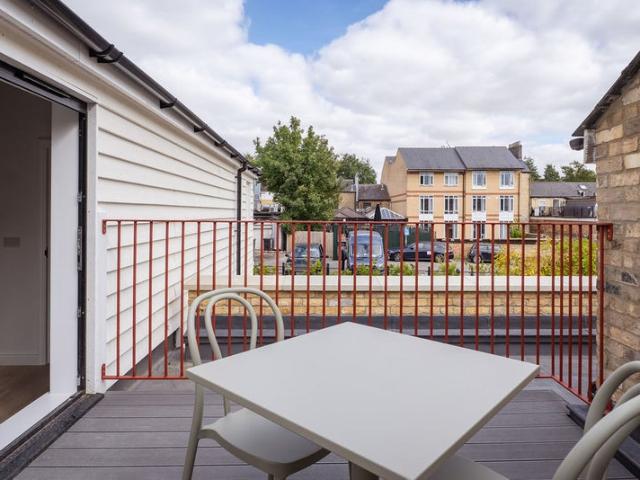 Private Coach House City Centre Bills Included