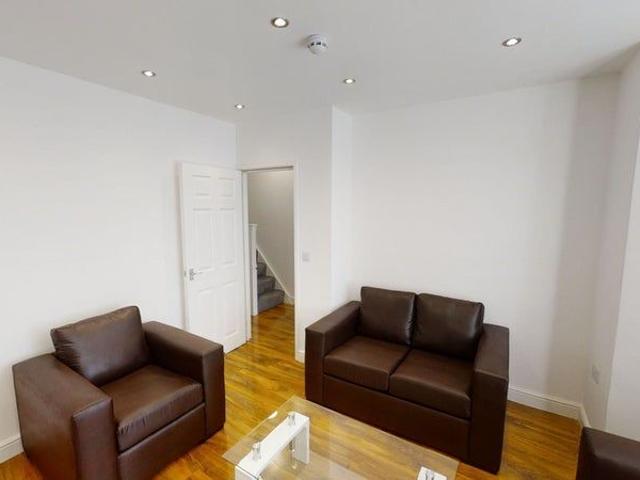 Private En Suite Room | Modern House Share | East Bristol