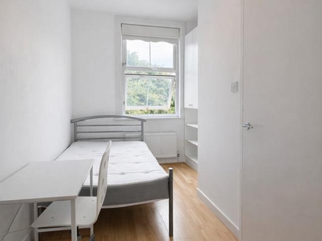 Private En Suite Room with Shared Kitchen