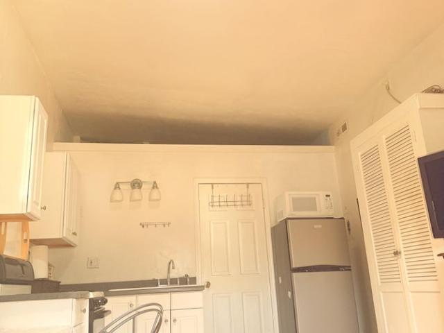Private Encinitas Studio with kitchen & bathroom