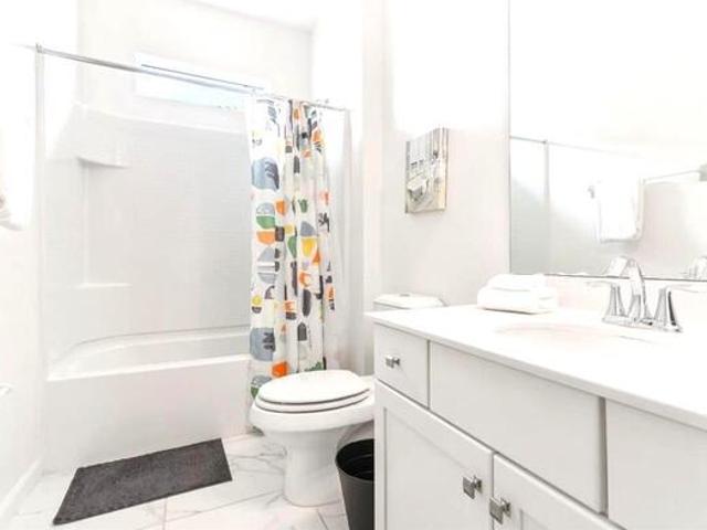 Private Ensuite Bathrooms | Gym| Modern Room in Kissimmee |Close to Everything – Shops, Dining, Walmart, I 92 | Wi Fi Included | Resort Living