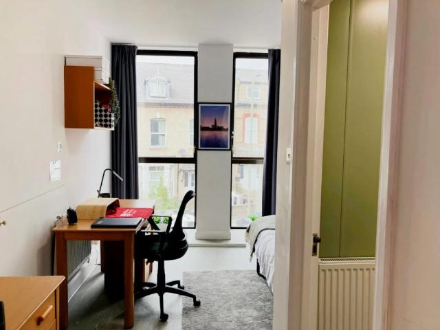 Private Ensuite Room