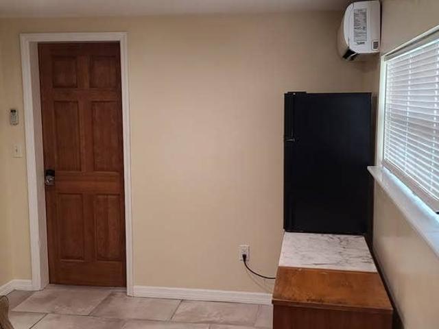 Private Entrance Private Room