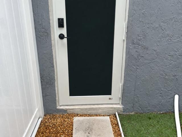 Private Entrance Room for Rent – Pet Friendly