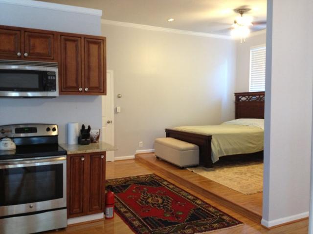 Private Entrance Studio in Quiet Neighborhood