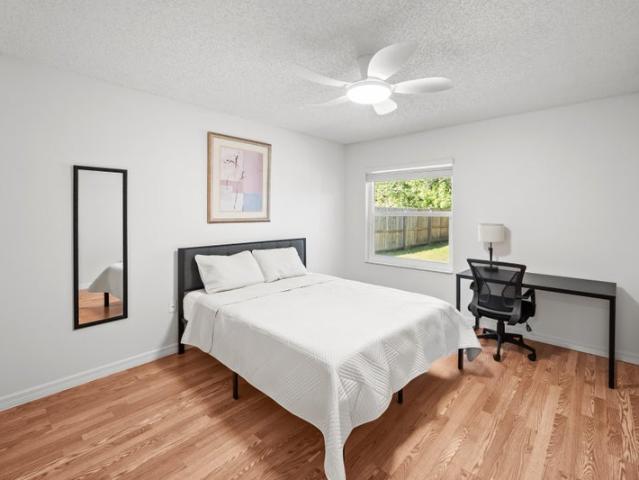 Private, fully furnished room in a clean, quiet Pa