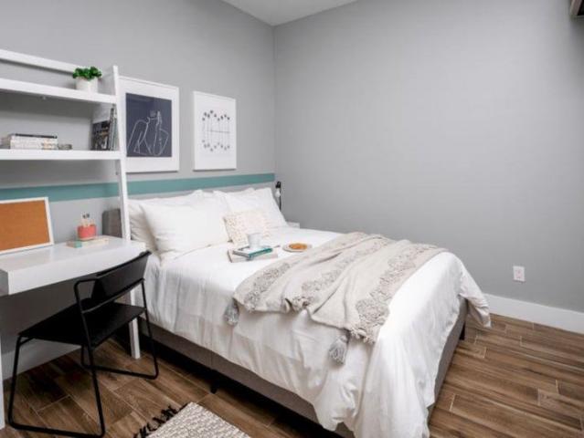 Private fully furnished room. 5 Bed / 2 Bath DUPLE