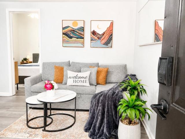 Private Furnished 1BR Guesthouse near Downtown Law